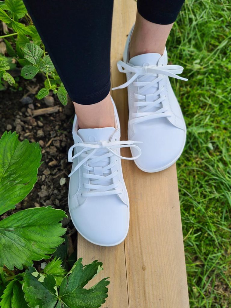 16 Barfuß-Sneaker, die du wirklich tragen willst (hallo, breiter ...