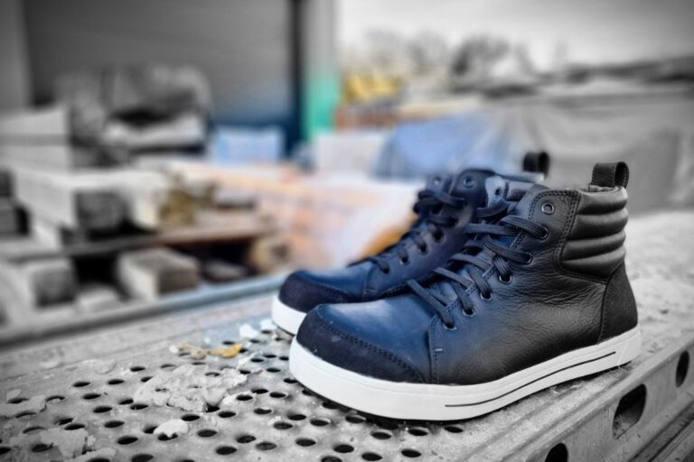 The Best Barefoot Work Boots for Comfort and Protection - Barefoot Universe